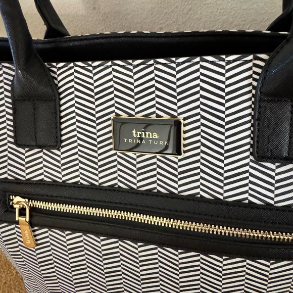 Trina Turk | Bags | Trina Turk Black And White Chevron Medium Tote Bag ...